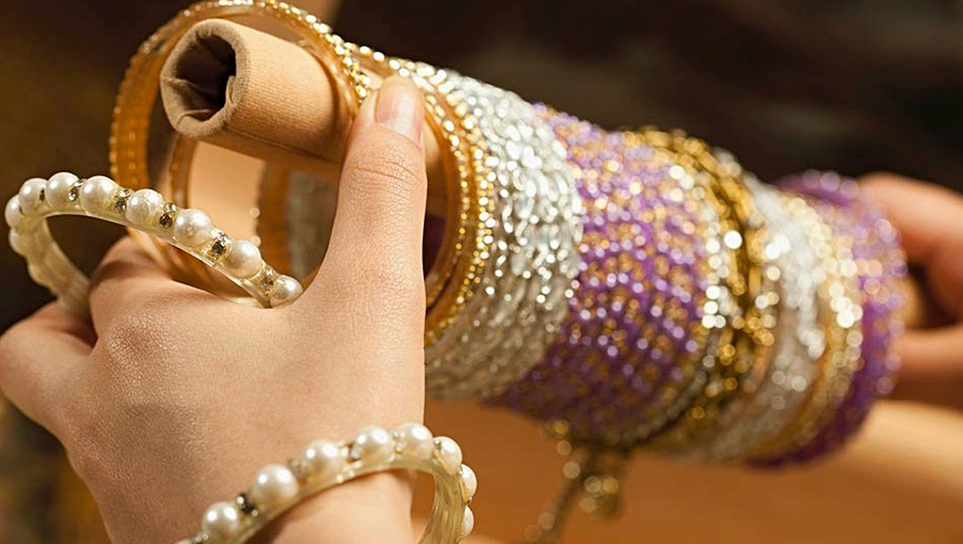 Essential Tips For Planning Bridal Wedding Accessories